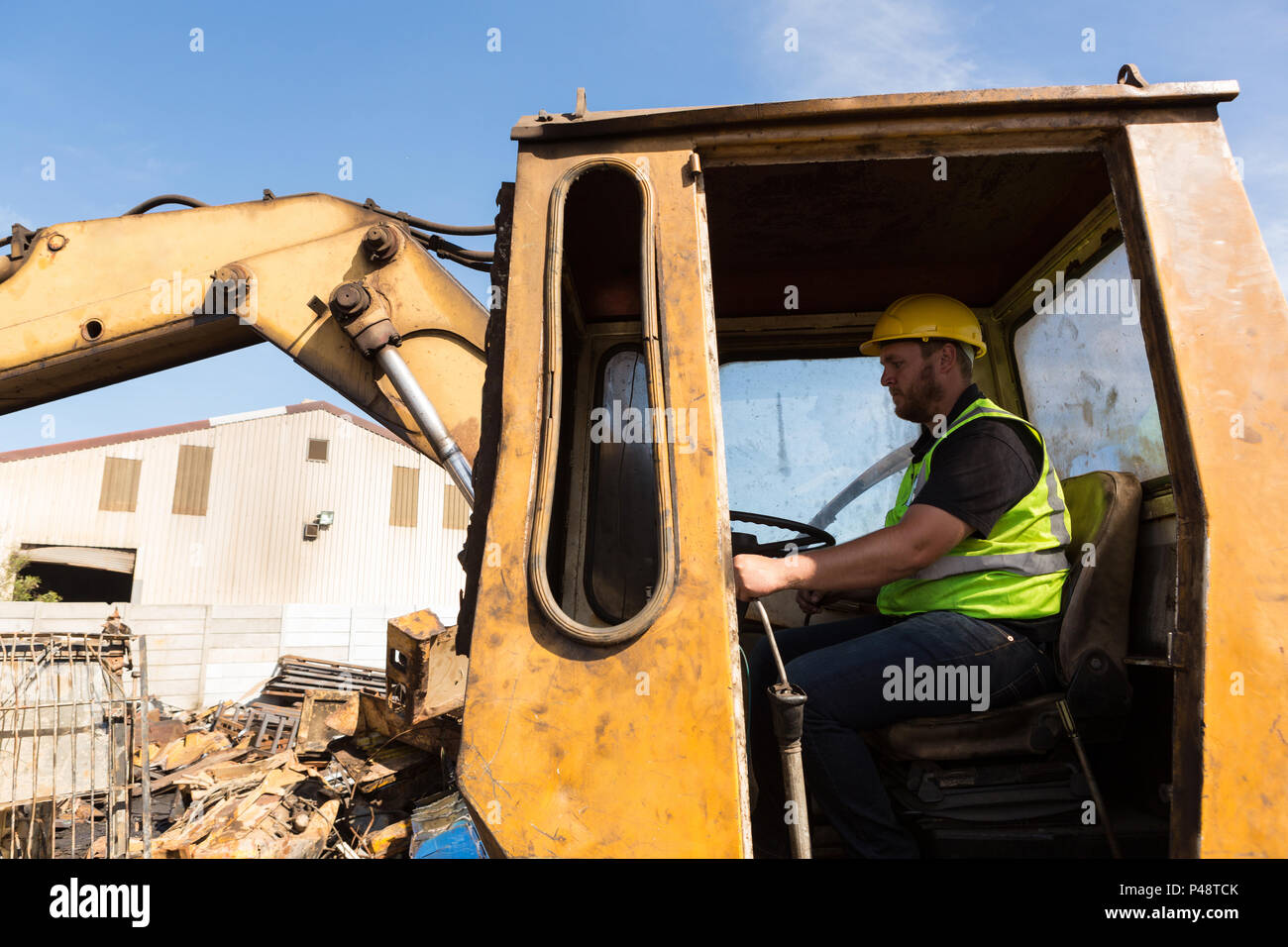 Male operating excavator hi-res stock photography and images - Alamy