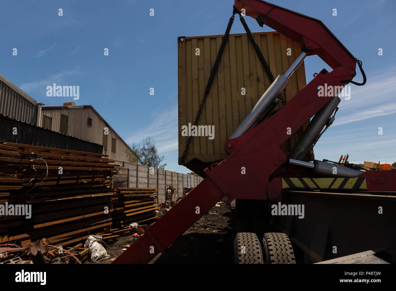 Crane lifting heavy hi-res stock photography and images - Alamy