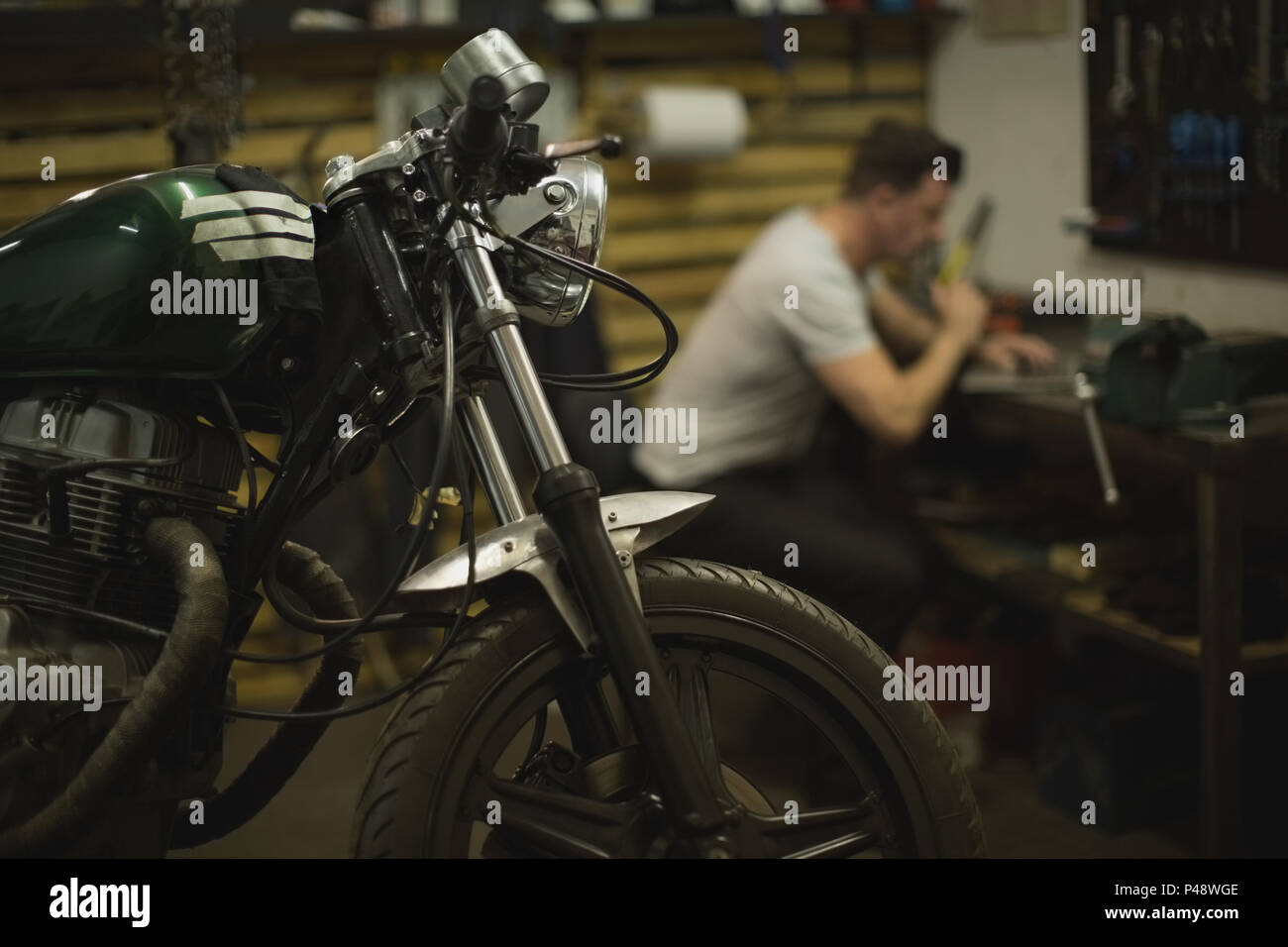 Motorbike garage hi-res stock photography and images - Alamy