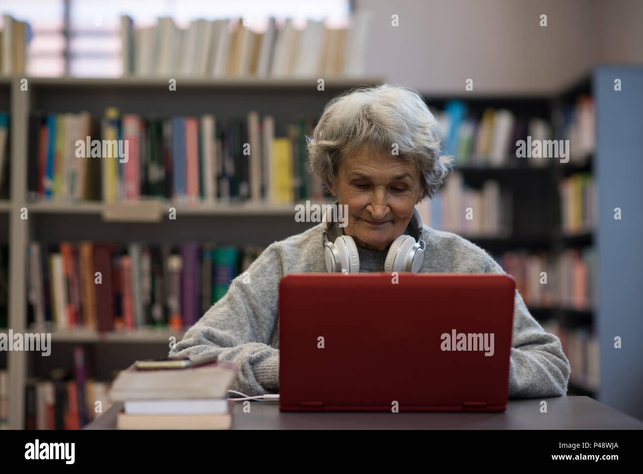 Electronic retired hi-res stock photography and images - Alamy