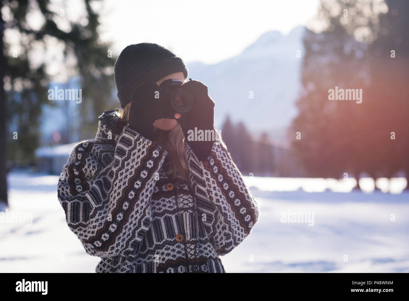 Photographing in the snow hi-res stock photography and images - Alamy
