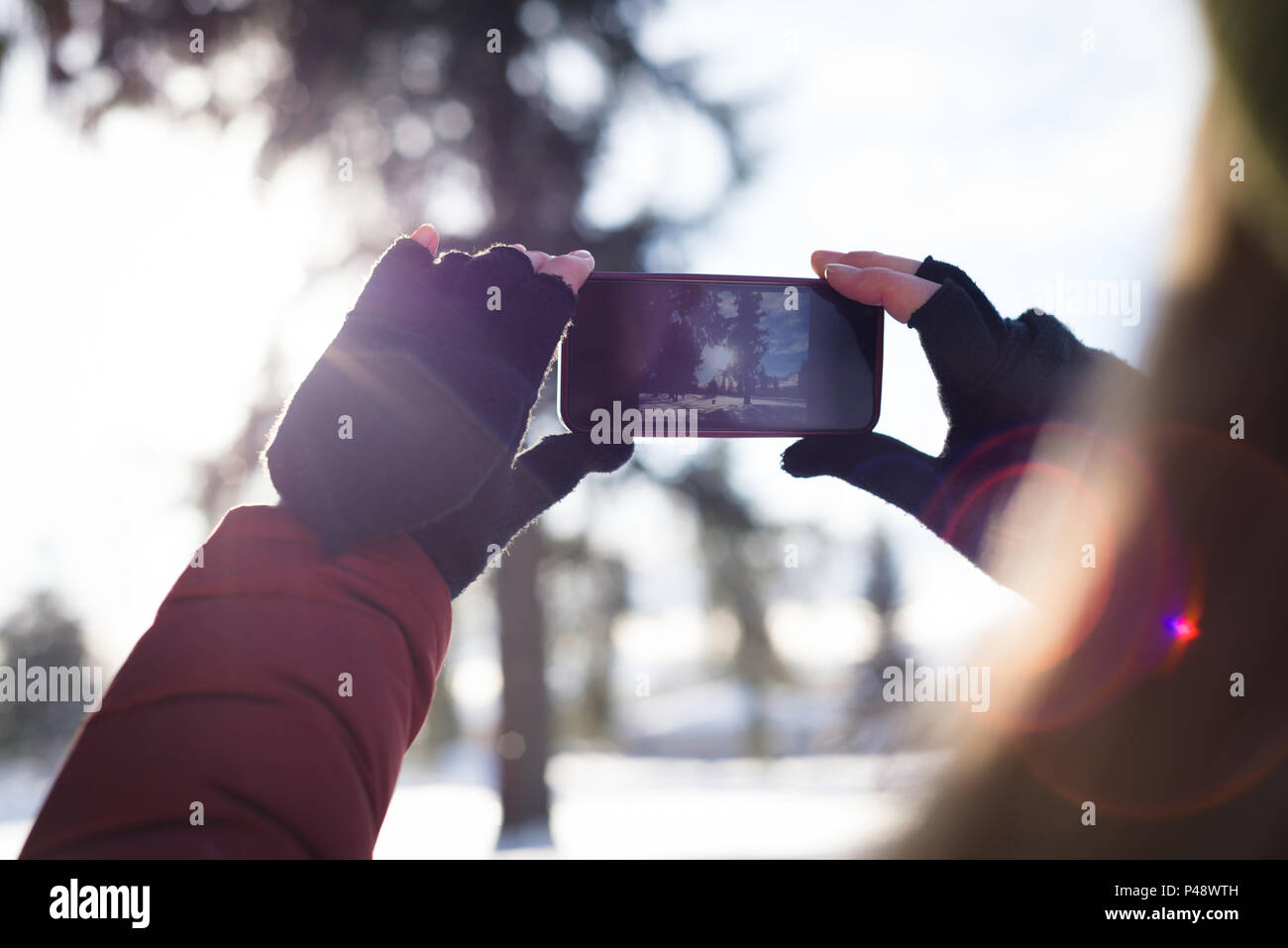 Woman smart phone picture hi-res stock photography and images - Alamy