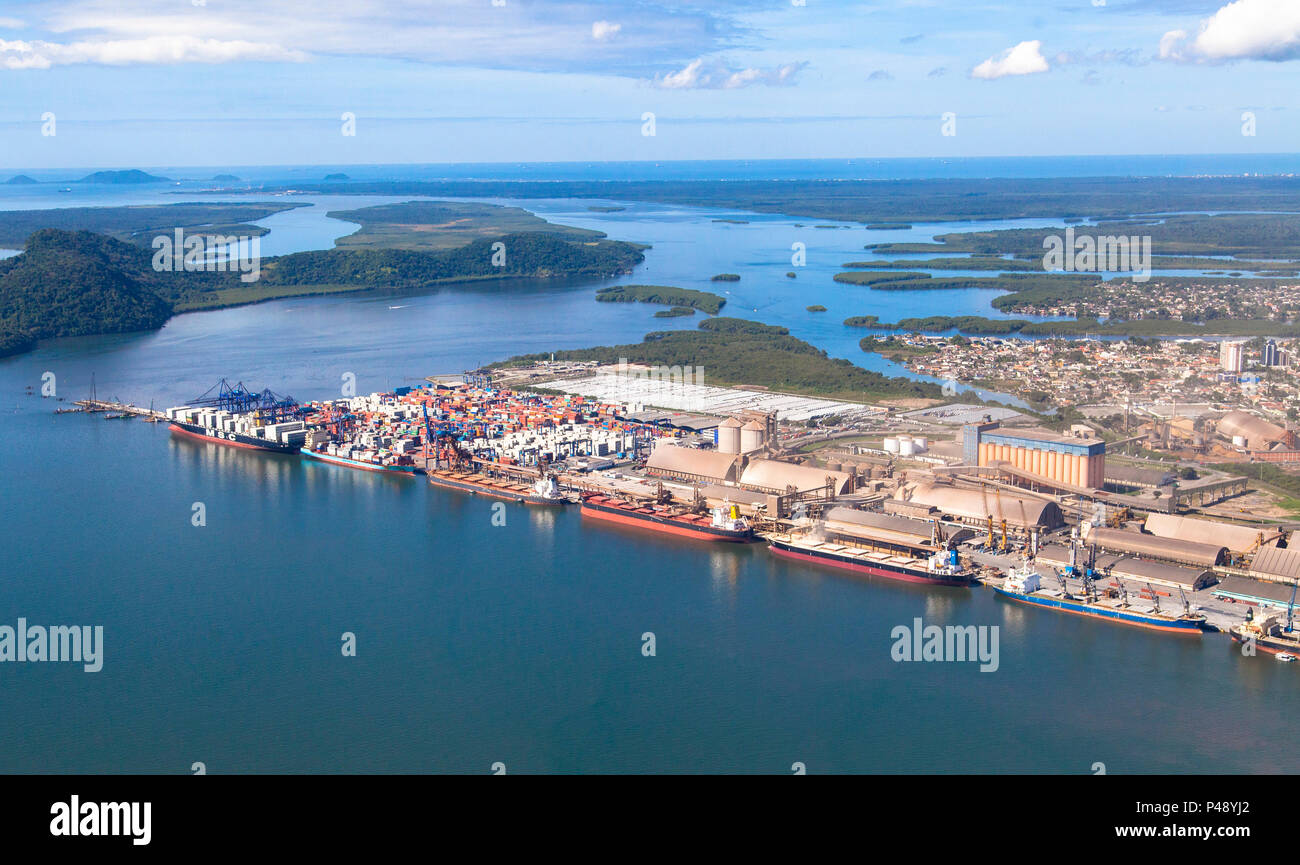 PARANAGUÁ - PR, 31/05/2013 - PORTO DE PARANAGUÁ - Vista aérea do Porto ...