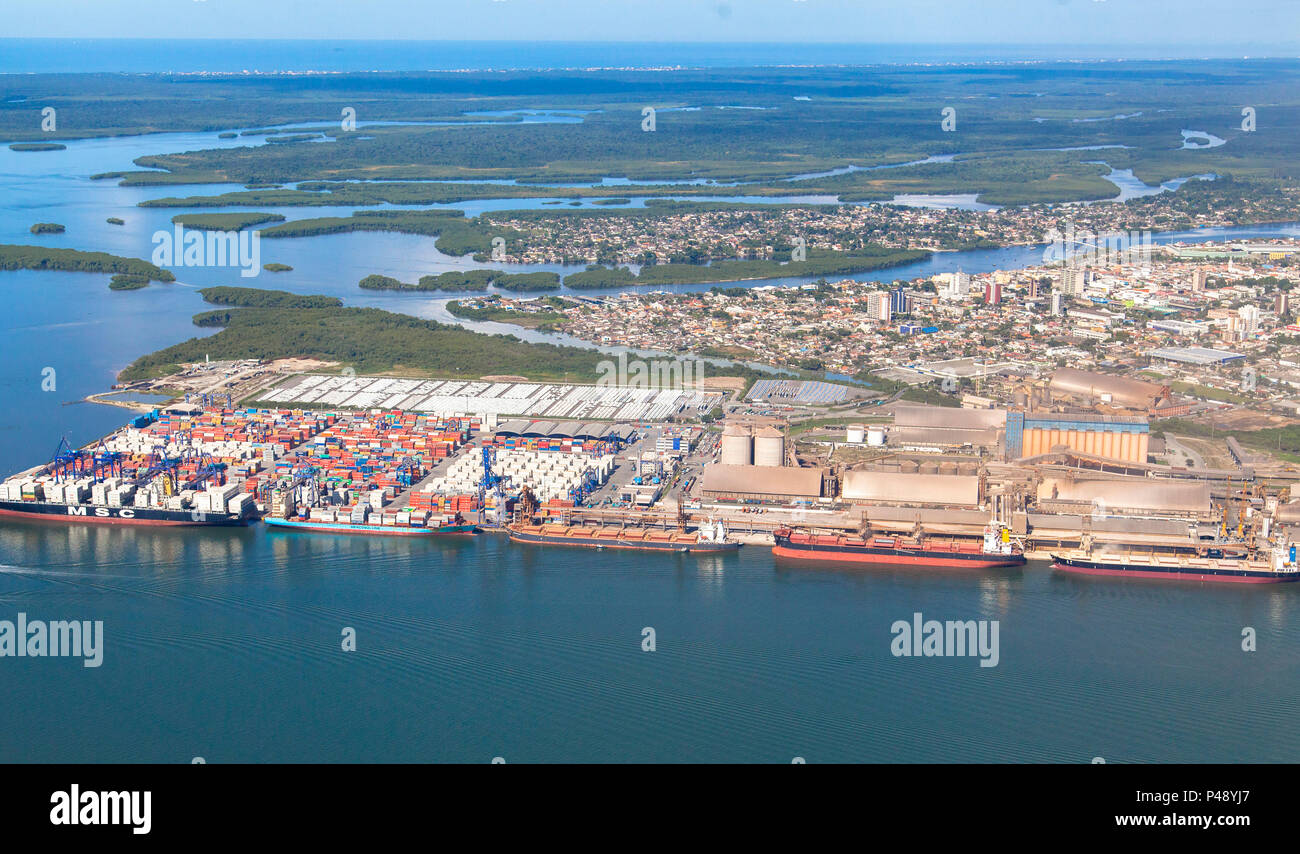 PARANAGUÁ - PR, 31/05/2013 - PORTO DE PARANAGUÁ - Vista aérea do Porto ...