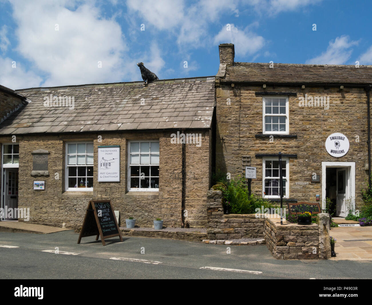 Swaledale sheep yorkshire knitting hi-res stock photography and images ...