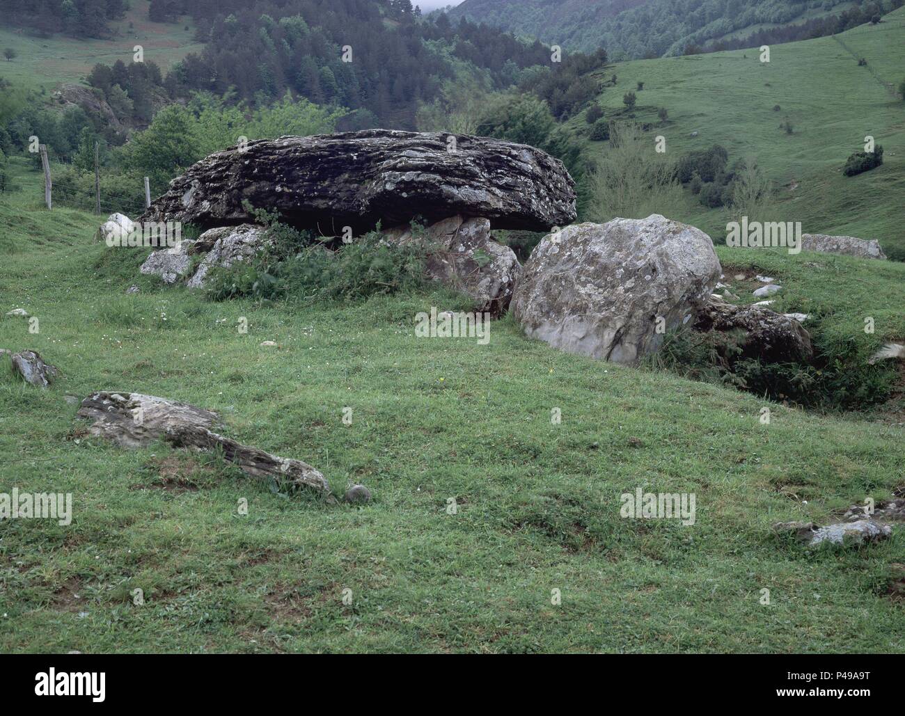 DOLMEN DE ARRAKO. Location: EXTERIOR, RONCAL, SPAIN Stock Photo - Alamy
