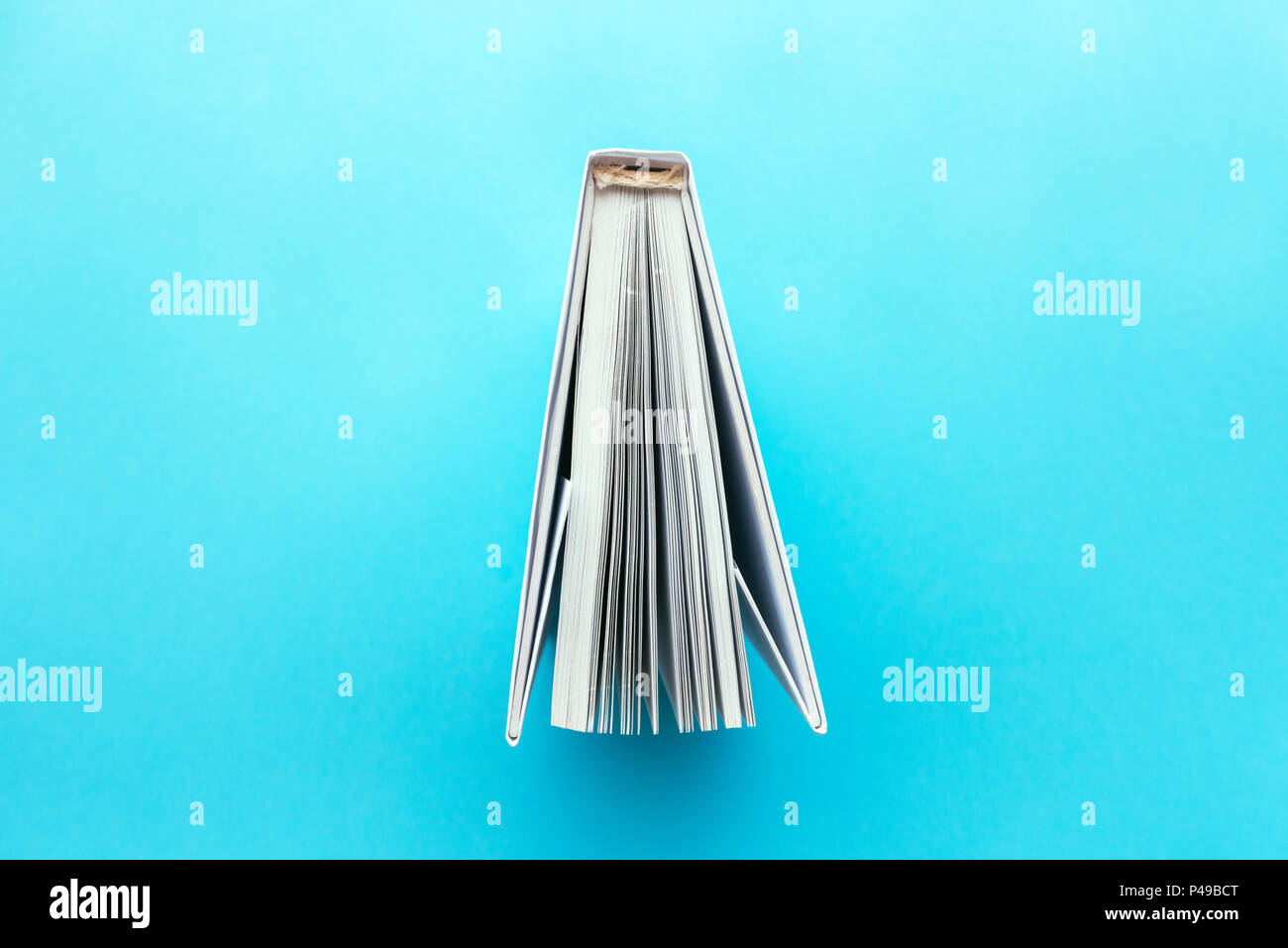 Minimalism book hi-res stock photography and images - Alamy