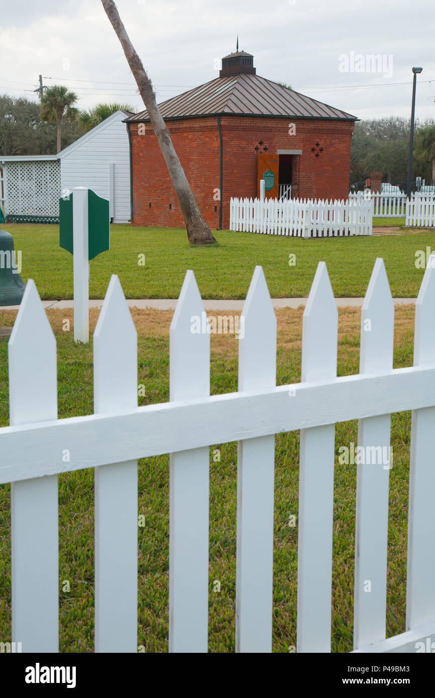 Oil storage building hi-res stock photography and images - Alamy