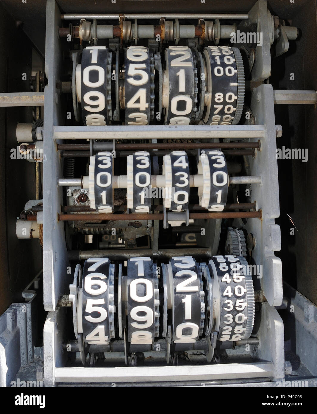 Analog gas meter hi-res stock photography and images - Alamy