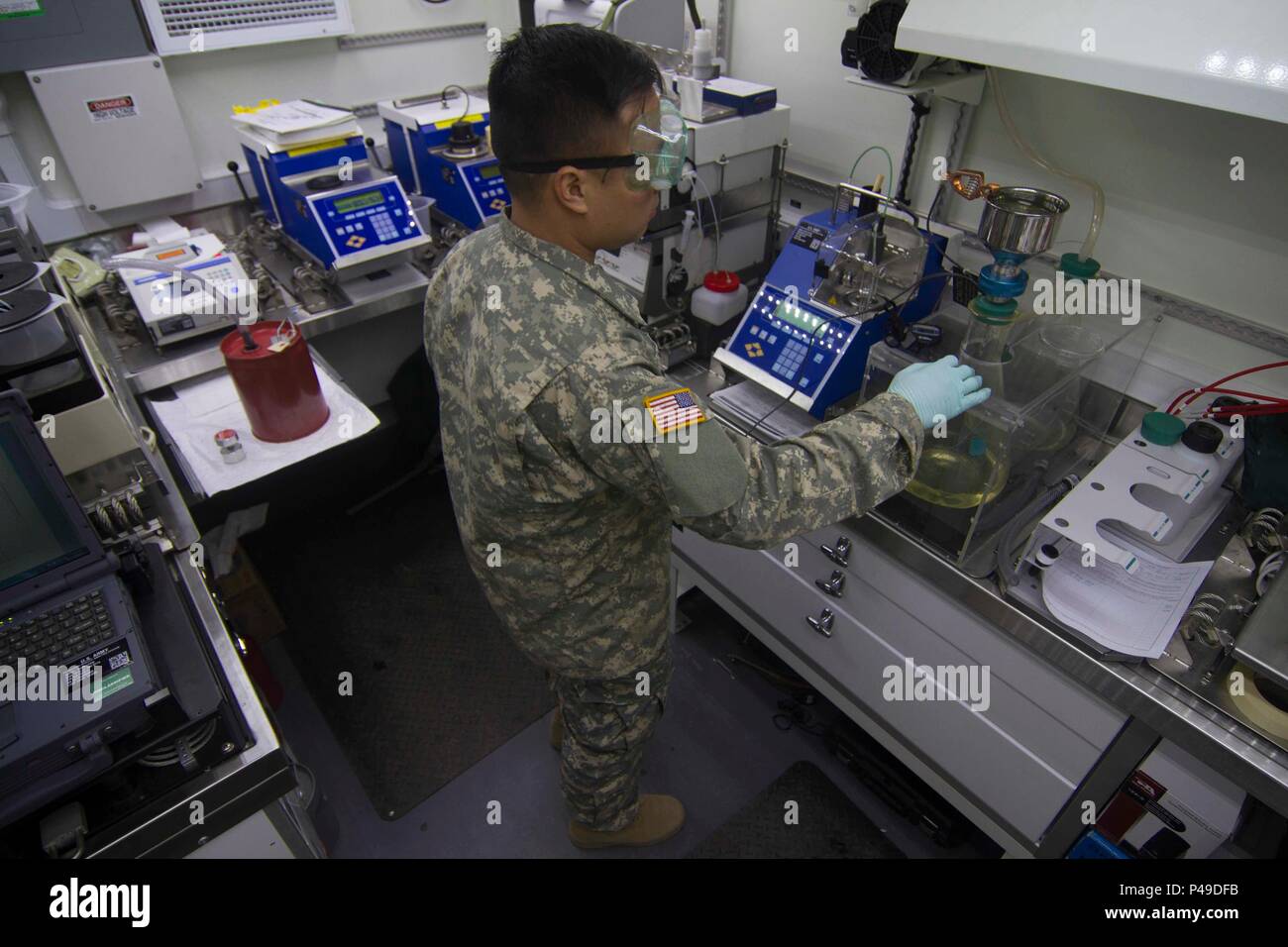 Petroleum lab specialist hi-res stock photography and images - Alamy