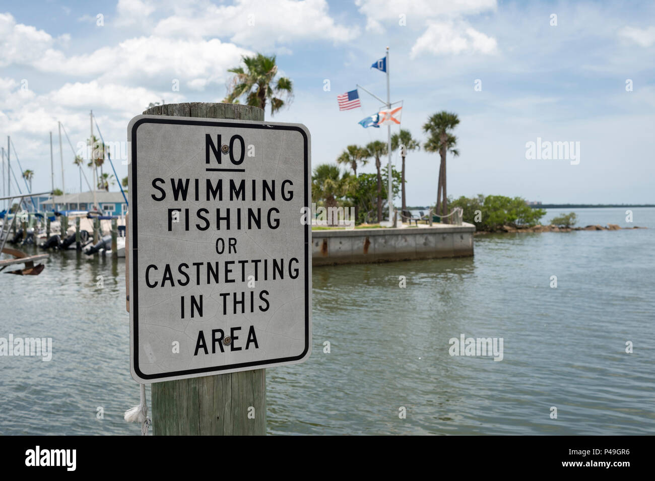 Danger deep water signage hi-res stock photography and images - Alamy