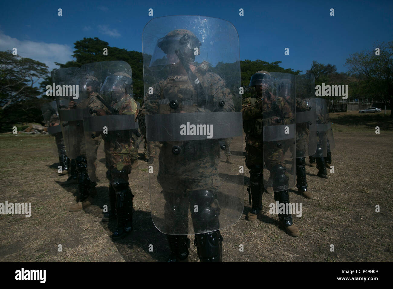 U.S. Marines and soldiers with the Papua New Guinea Defence Force ...