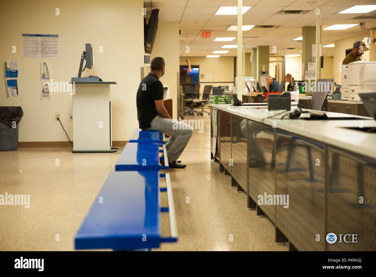 ICE ERO take down a criminal during operation Project Red 2 Stock Photo ...