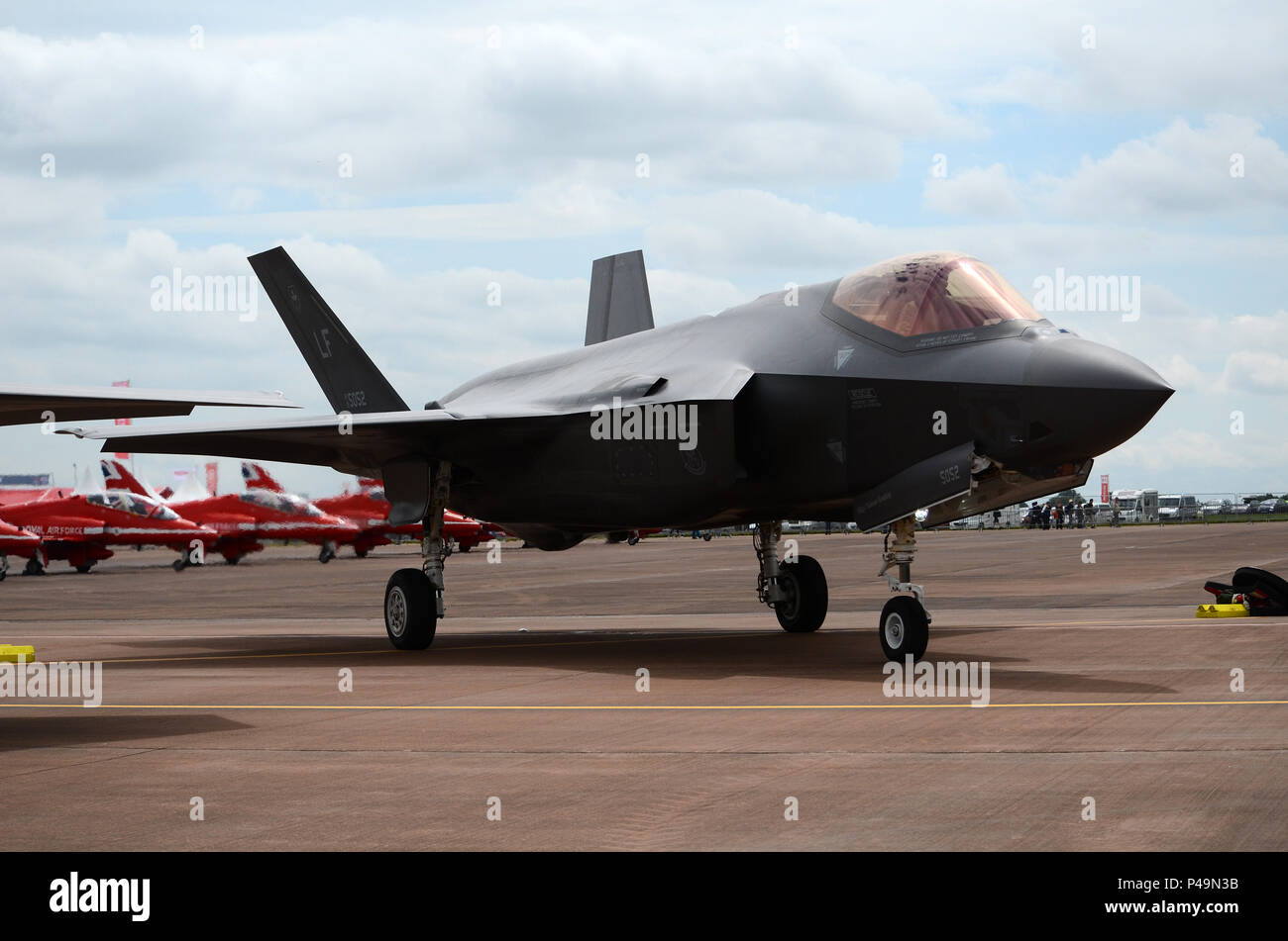 Raf f 35 lightning hi-res stock photography and images - Alamy