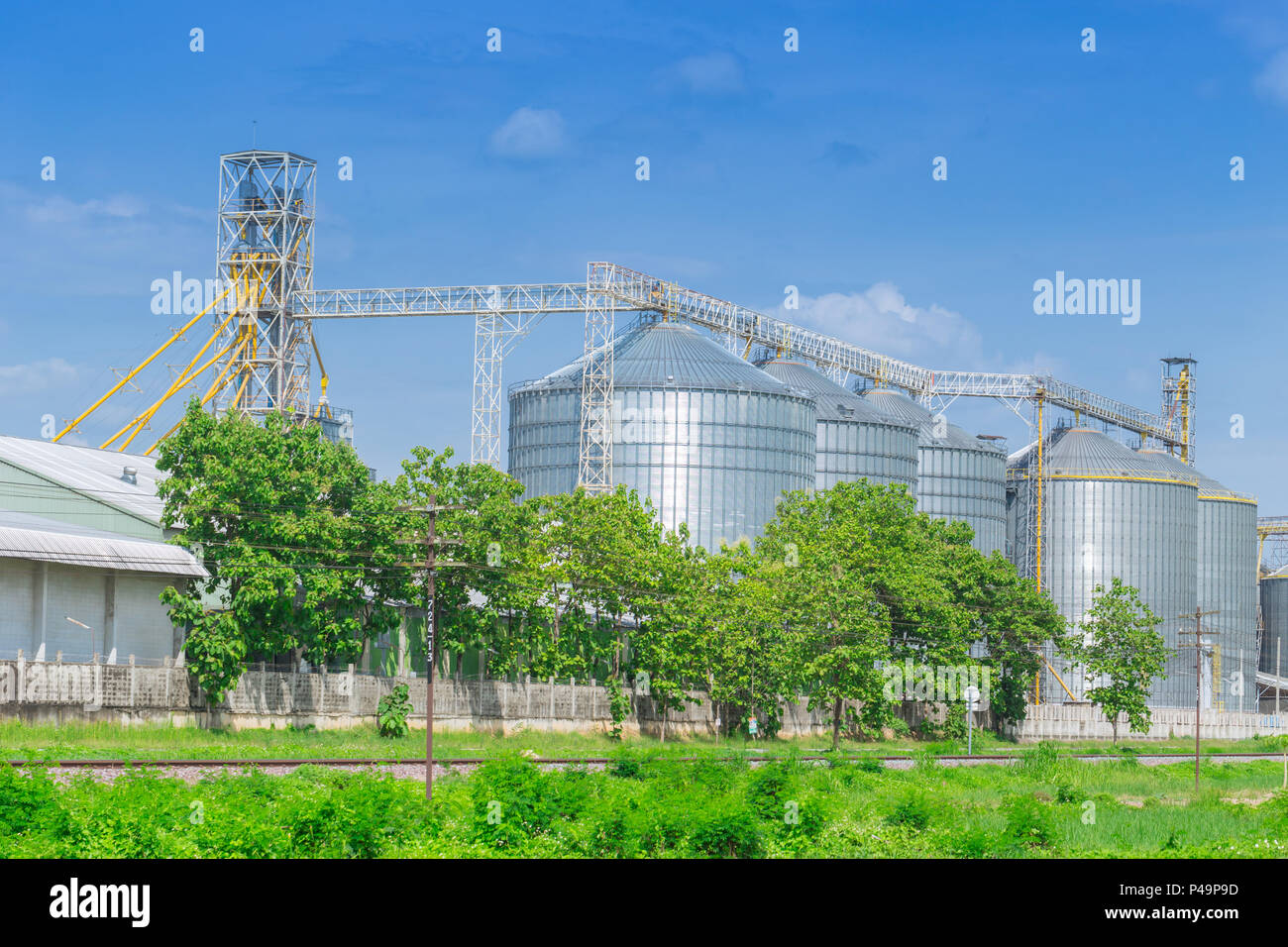 Factory silos plant silo hi-res stock photography and images - Alamy
