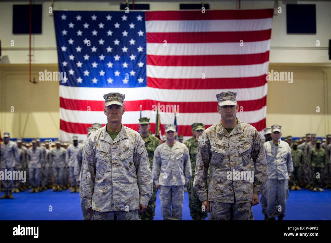 U.S. Marine Corps Maj. Gen. Carl E. Mundy III, left, the outgoing ...