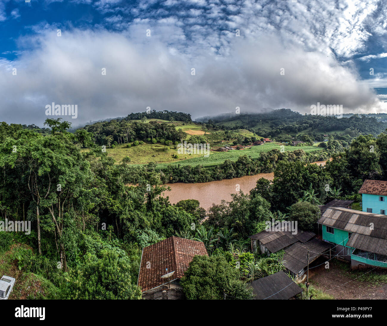 PIRATUBA, SC - 04.01.2015: PAISAGEM RURAL - Paisagem tipicamente rural ...