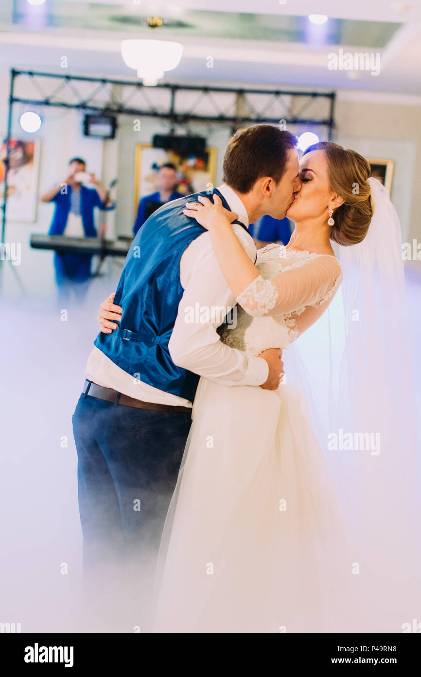 Close-up side portrait of the kissing just marrid in the smoke Stock ...