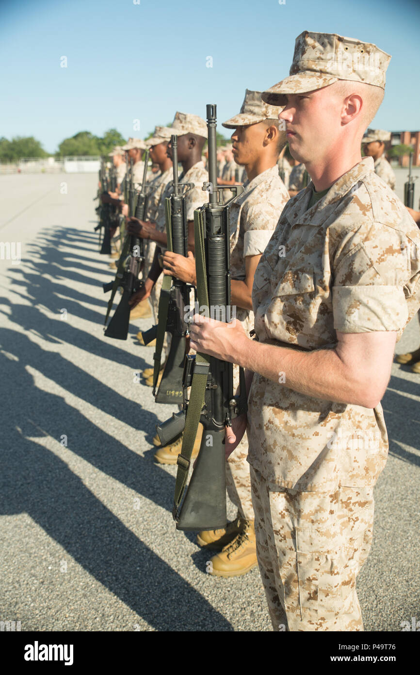 Recruits of Platoon 1058, Alpha Company, 1st Recruit Training Battalion ...