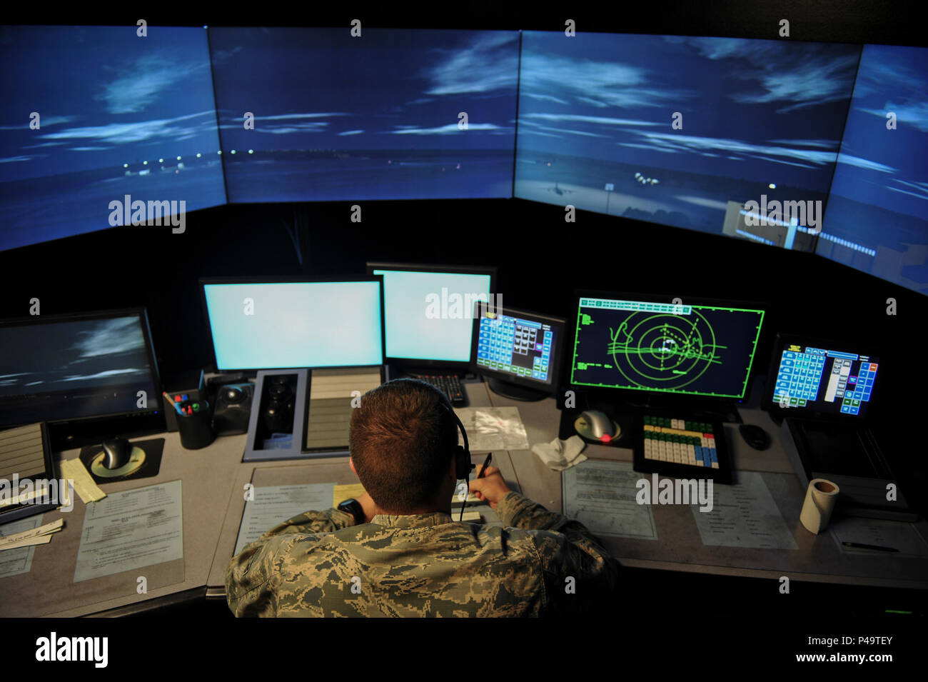 Virtual air traffic control tower hi-res stock photography and images ...