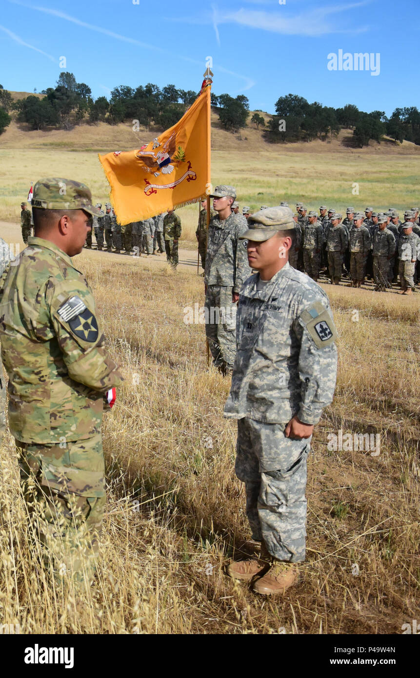 Capt. Kealiihoouluahui Ichimura of 299th Cavalry Regiment, Hawaii Army ...