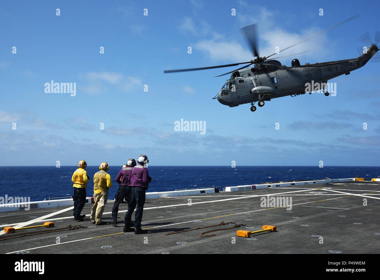 443 maritime helicopter squadron hi-res stock photography and images ...