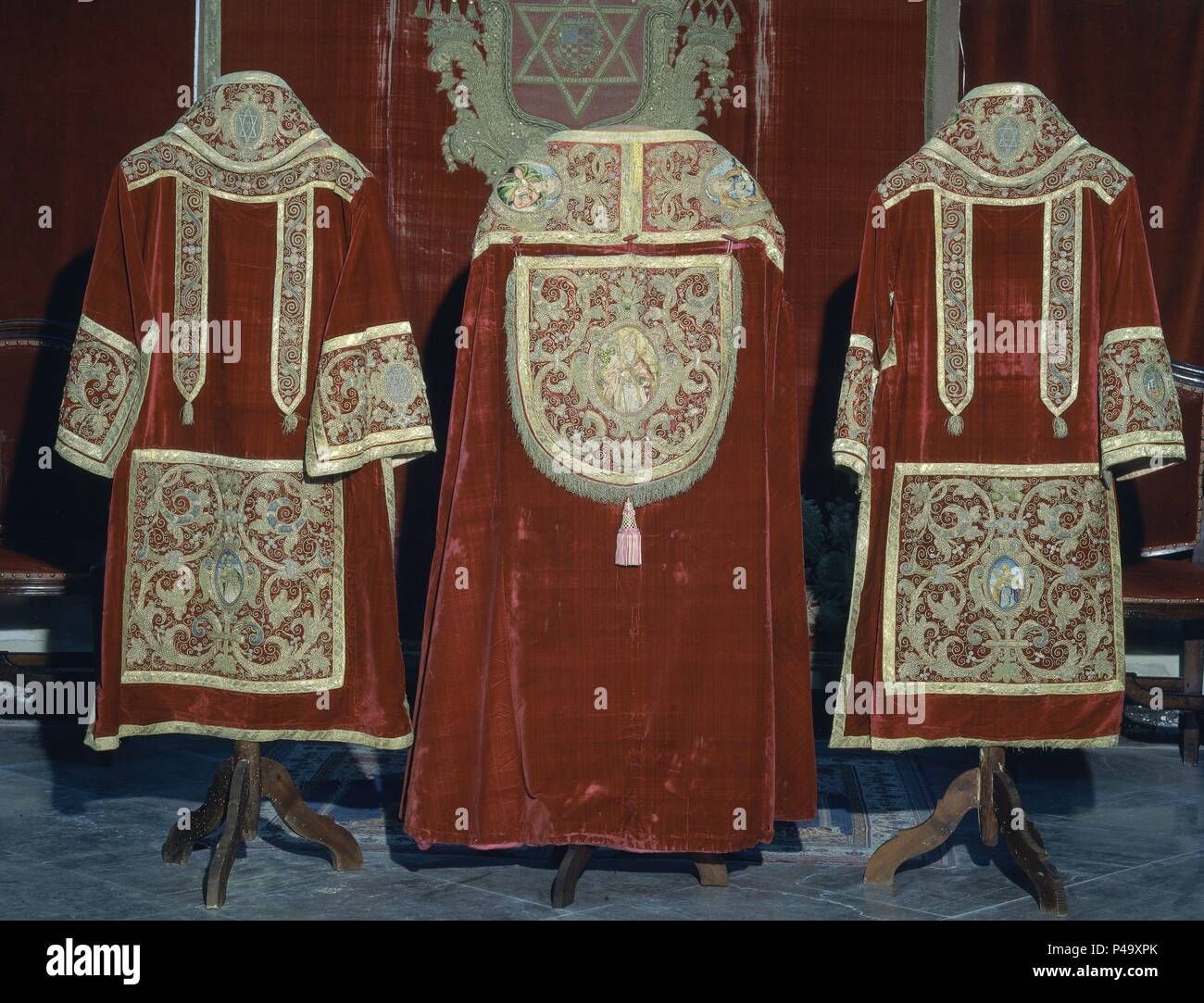 TERNO DEL SIGLO XVIII - CAPA Y CASULLAS - MUSEO DE LA ABADIA DEL ...