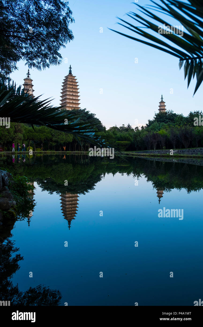 Three Pagodas of the Chongsheng Temple in old town of Dali, Yunnan ...