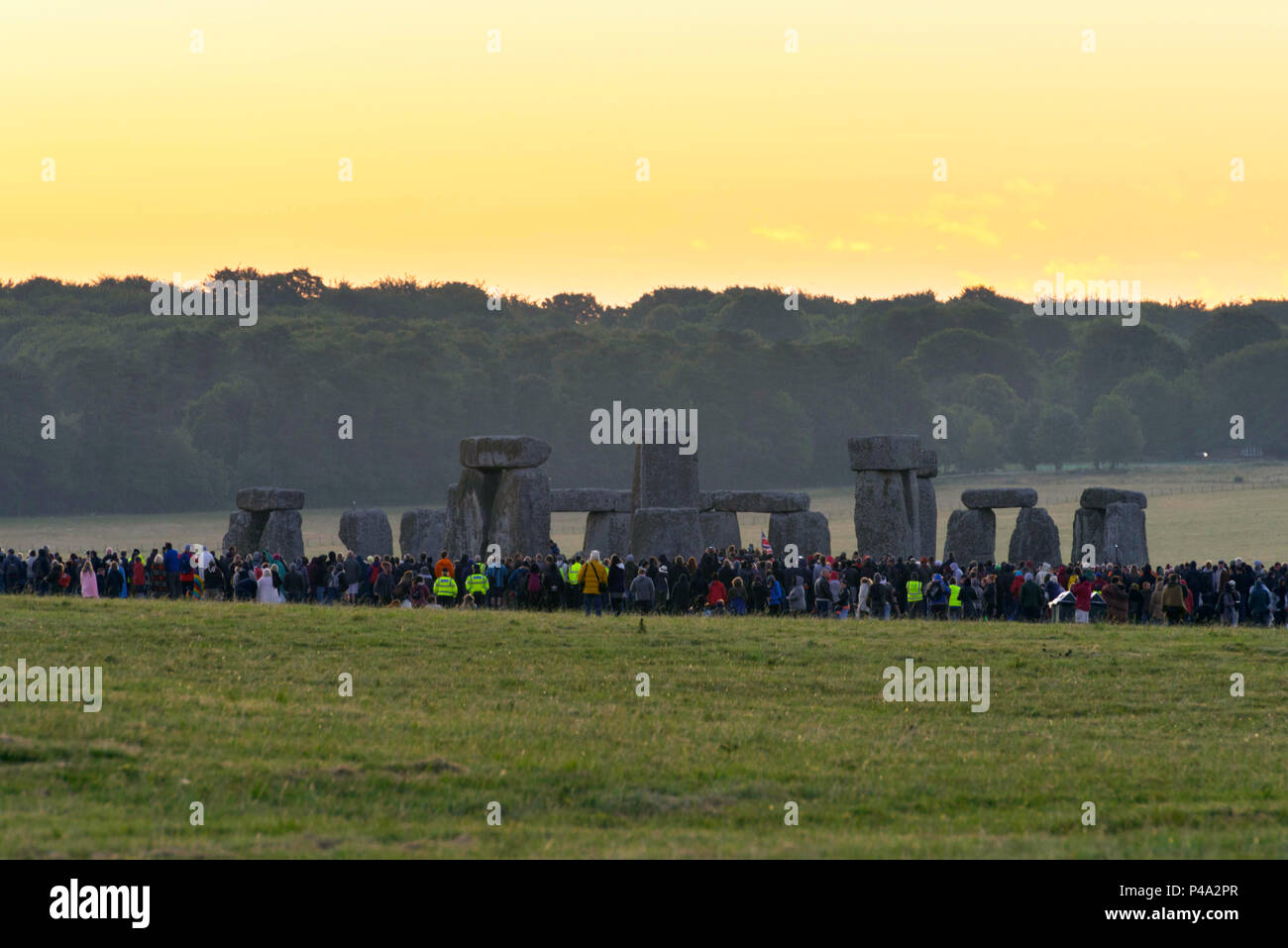 Stonehenge, Wiltshire, UK. 21st June, 2018. UK Weather. Thousands of ...