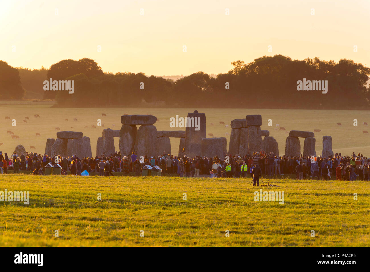 Stonehenge, Wiltshire, UK. 21st June, 2018. UK Weather. Thousands of ...