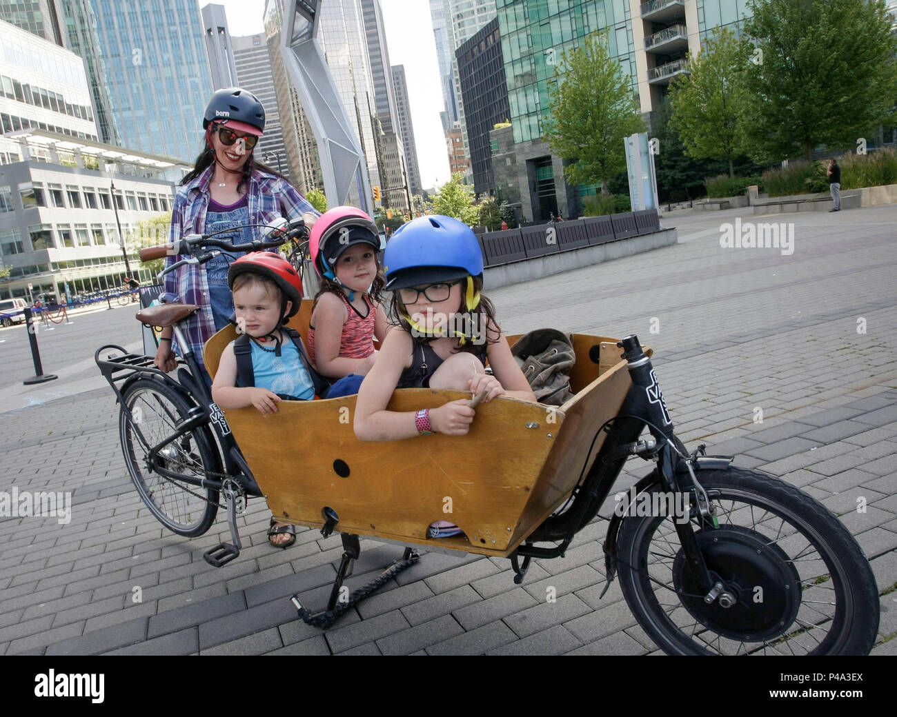 Cargo bike hi-res stock photography and images - Alamy