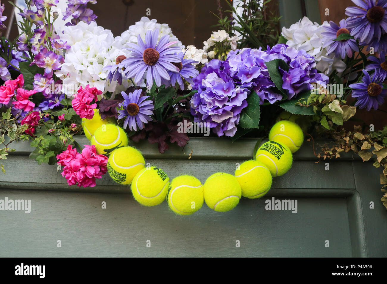 Wimbledon London UK. 21st June, 2018. Wimbledon shopkeepers decorate ...