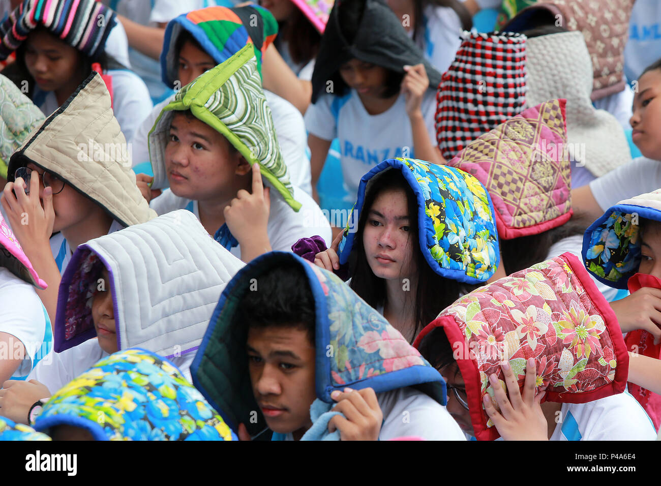 Rizal, Philippines. 21st June, 2018. Students use cushions to protect ...