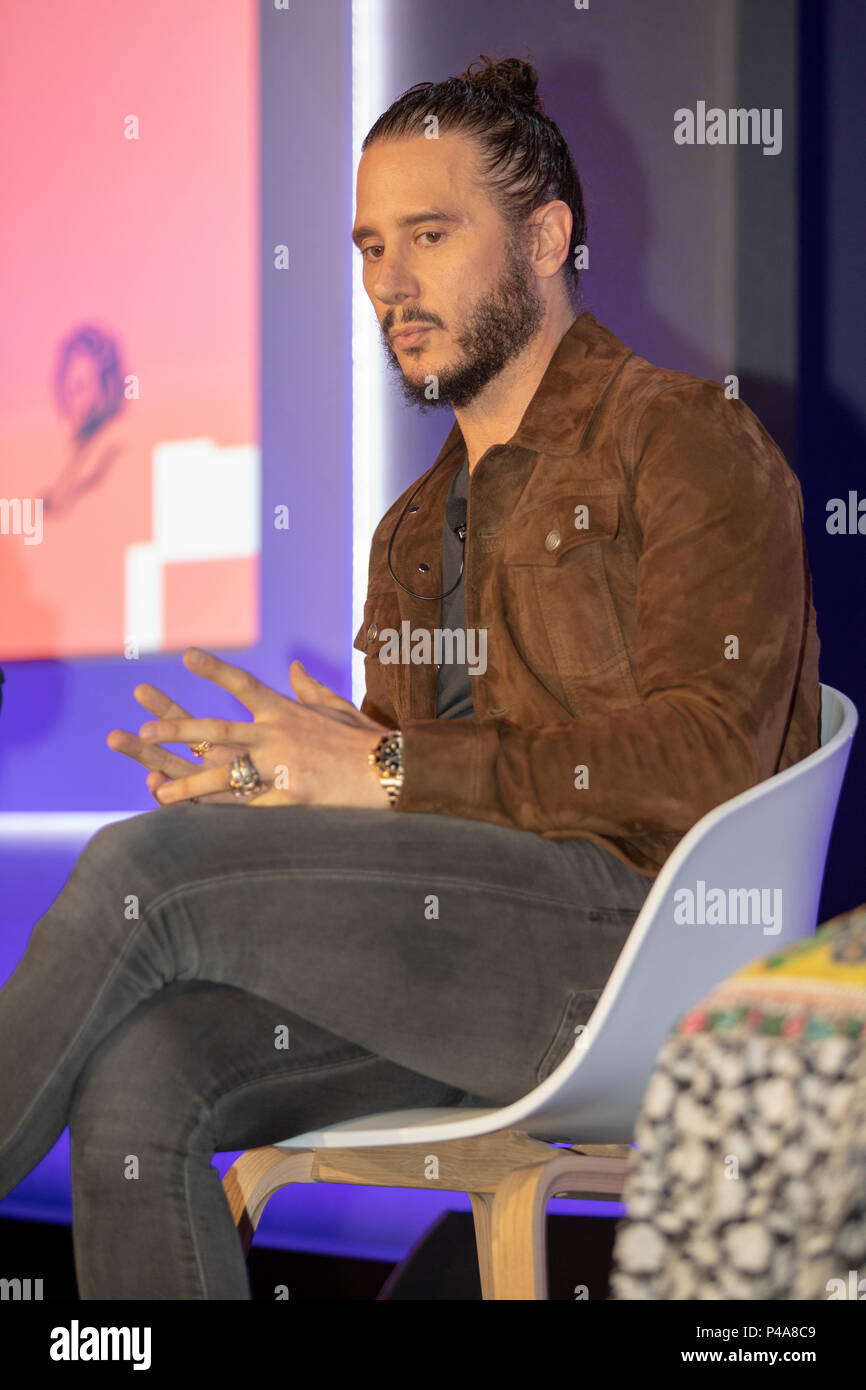 Andrew panay hi-res stock photography and images - Alamy