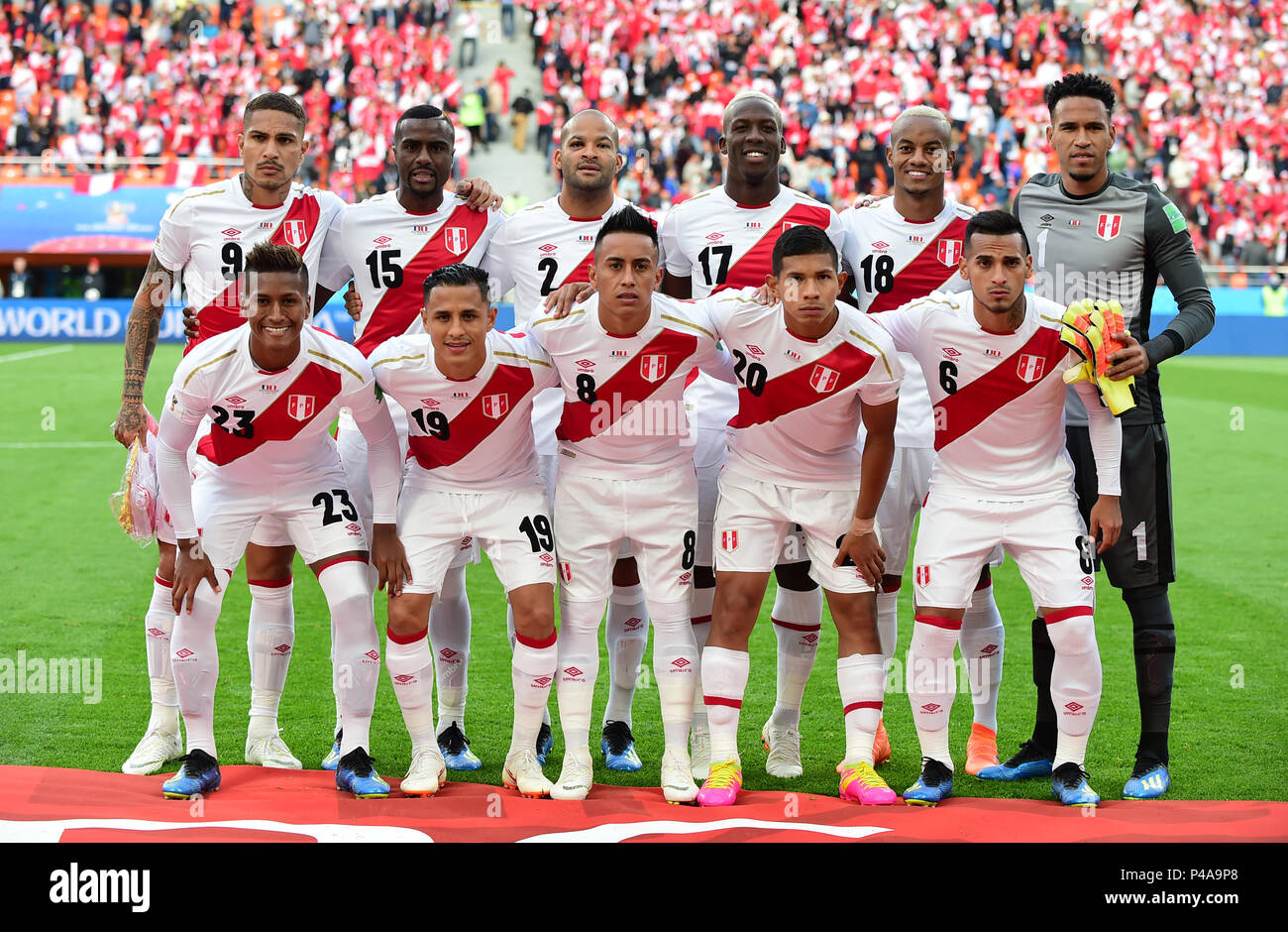 Peru players pose for a group photo hi-res stock photography and images ...