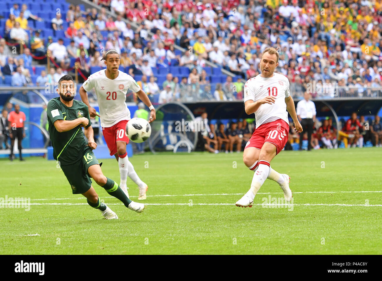 Christian ERIKSEN (DEN) scores the goal to 1-0, action, goal shot ...