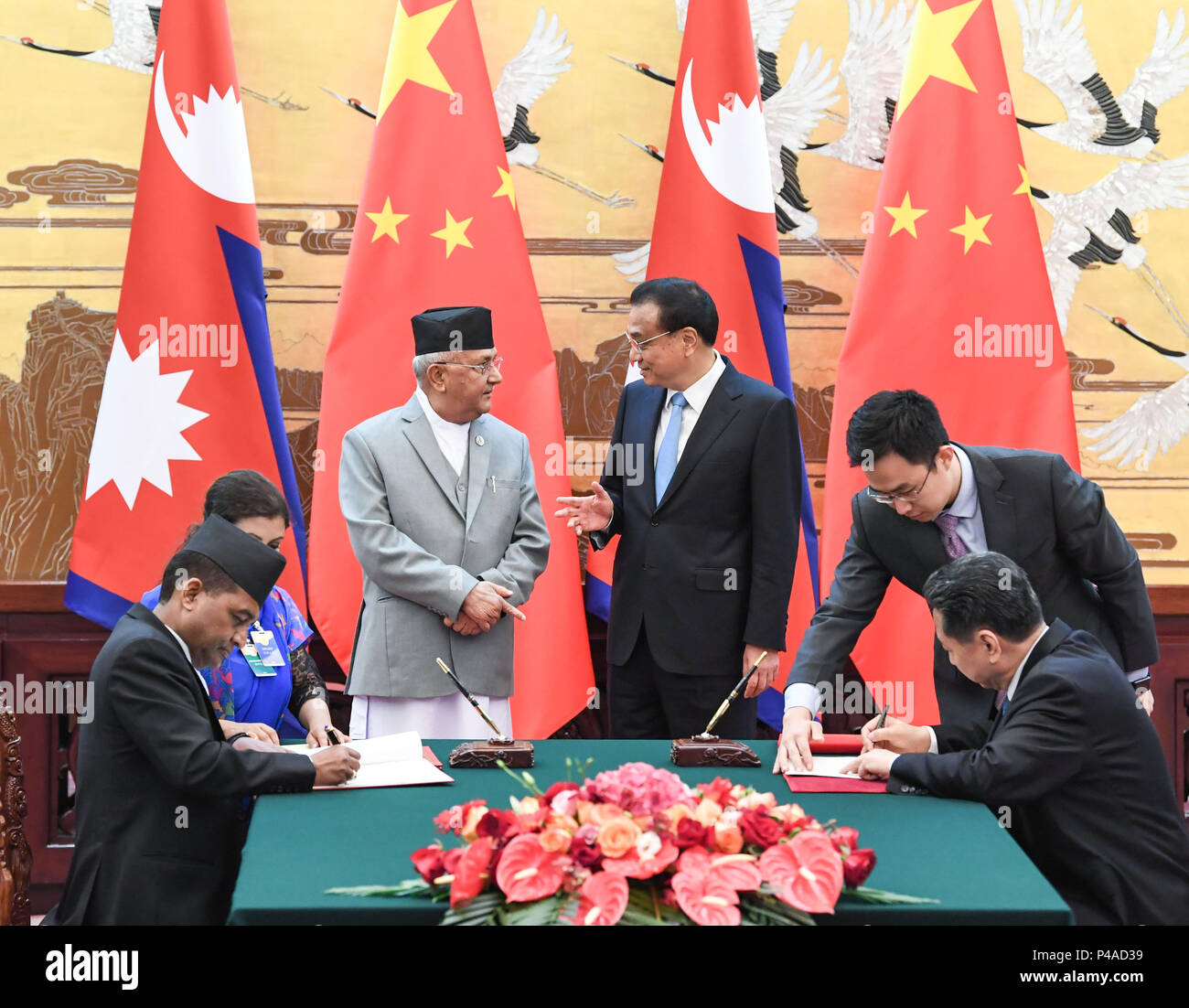 Beijing, China. 21st June, 2018. Chinese Premier Li Keqiang (R, rear ...