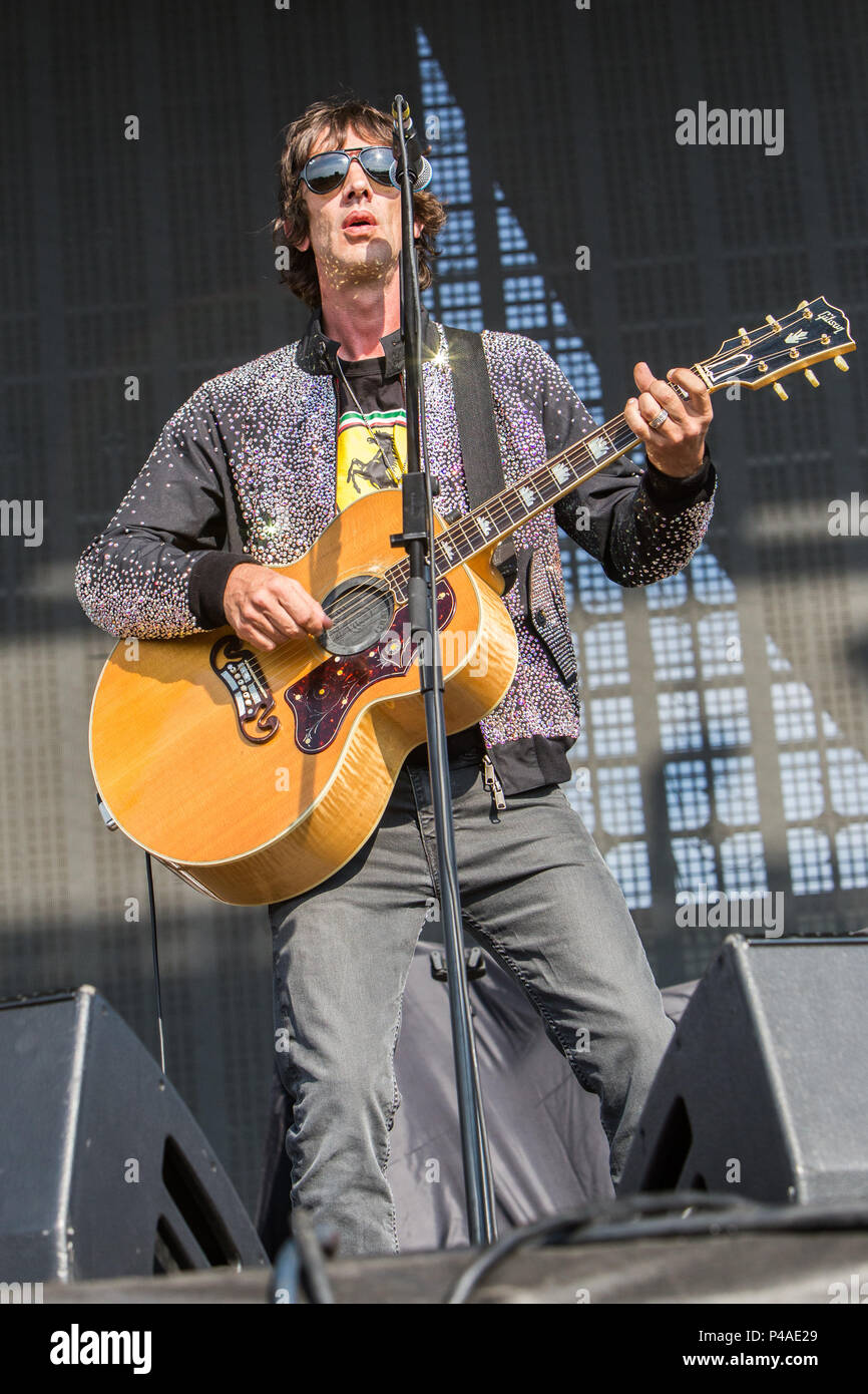 Richard ashcroft singer hi-res stock photography and images - Alamy