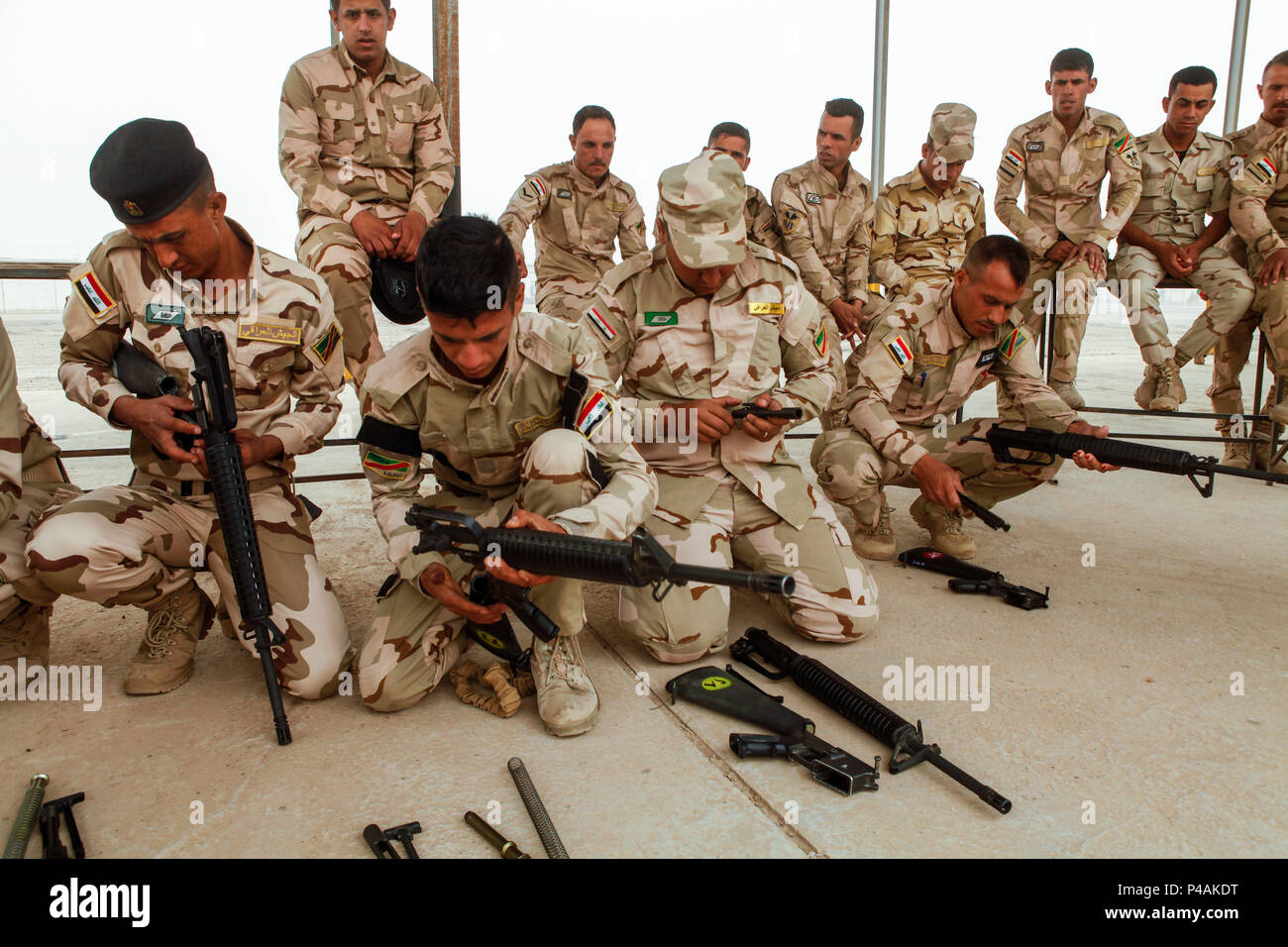 Iraqi soldiers with the 34th Armored Brigade participate in M16 rifle ...