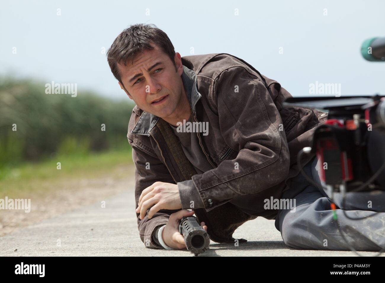 Joseph gordon levitt looper hi-res stock photography and images - Alamy