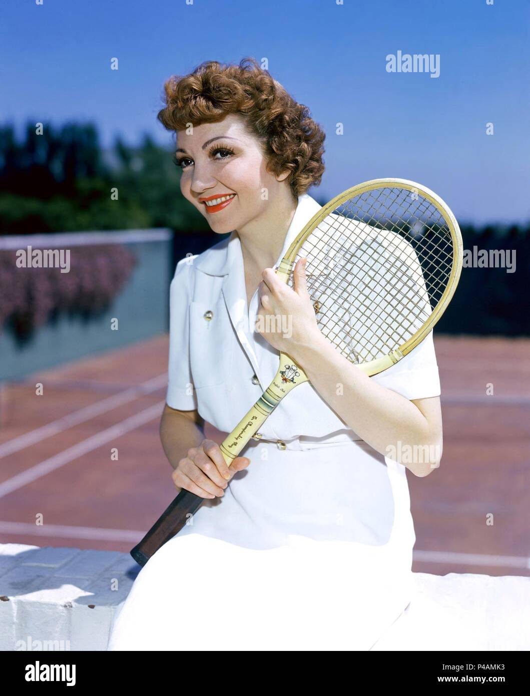 Claudette colbert 1945 hi-res stock photography and images - Alamy