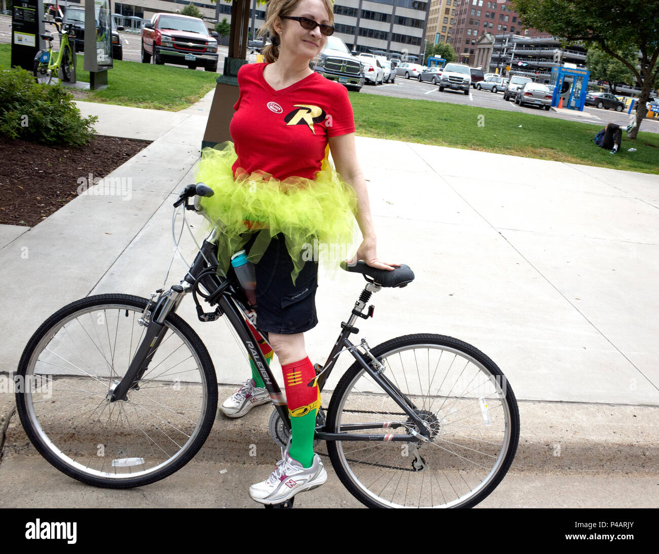 Fat robin hi-res stock photography and images - Alamy