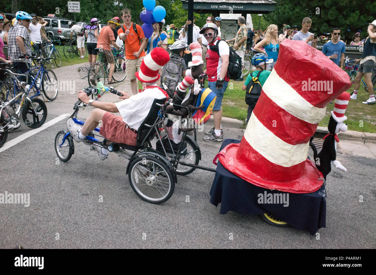 Parade bicycle riders cat in the hat float recumbent tricycle hi-res ...