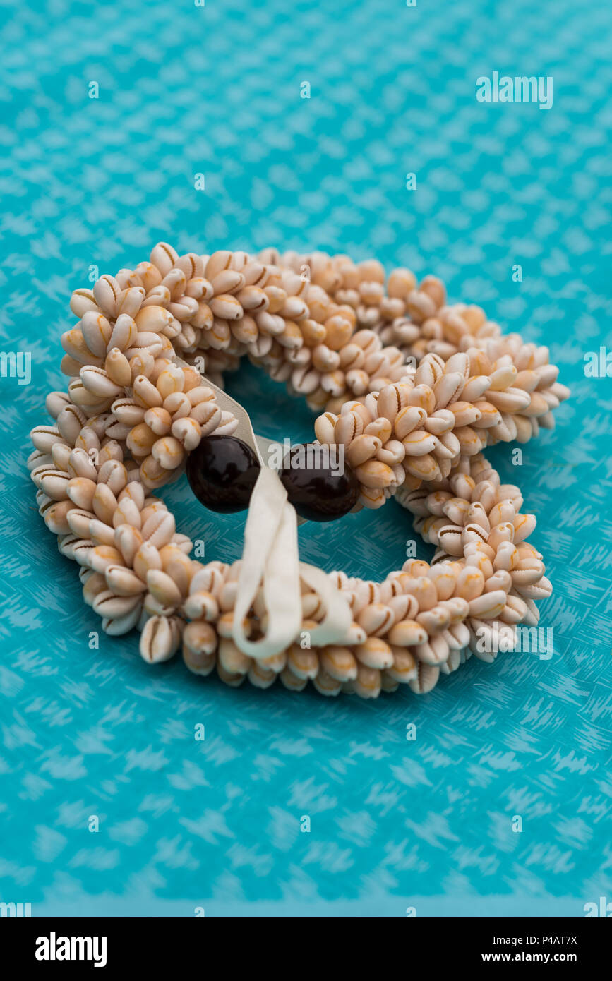 Hawaii lei garland hi-res stock photography and images - Alamy
