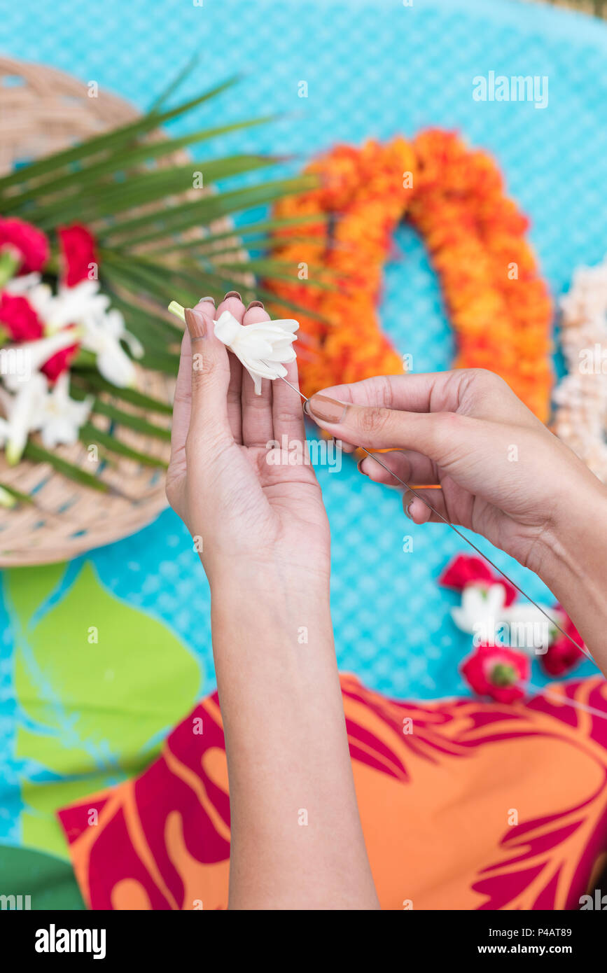 Hawaii lei garland hi-res stock photography and images - Alamy