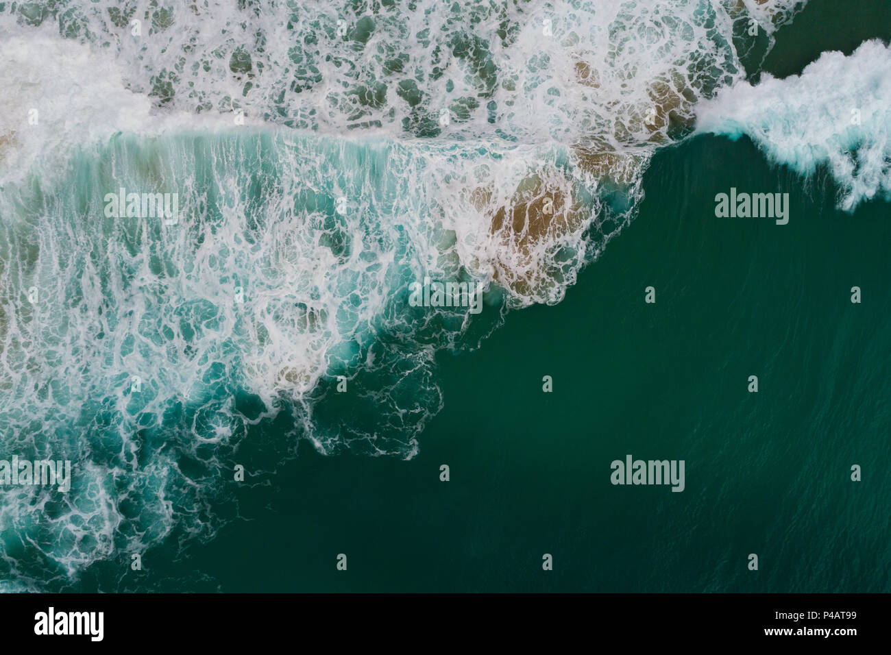 Overhead surf hi-res stock photography and images - Alamy