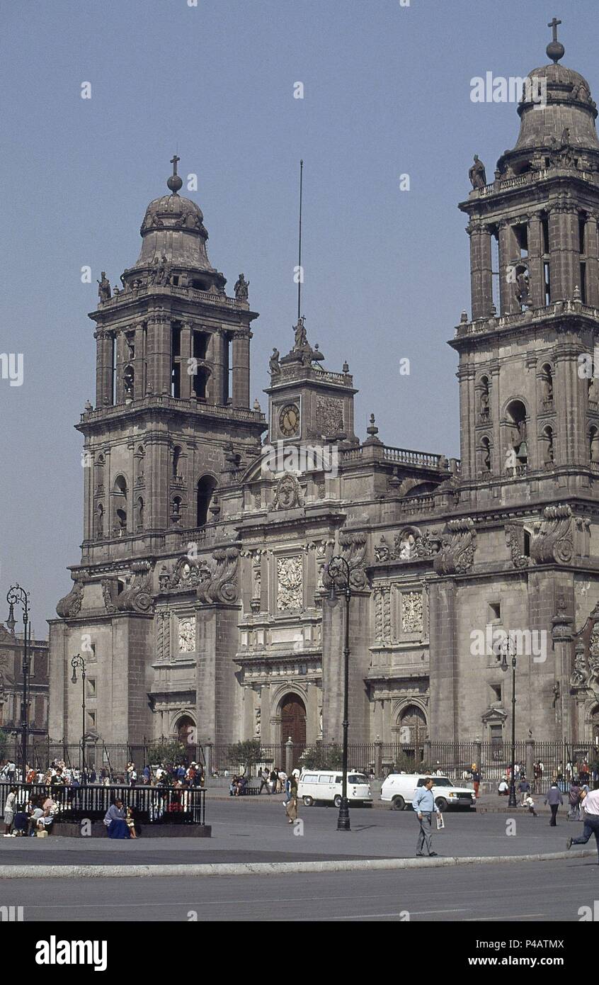Como cathedral location hi-res stock photography and images - Alamy