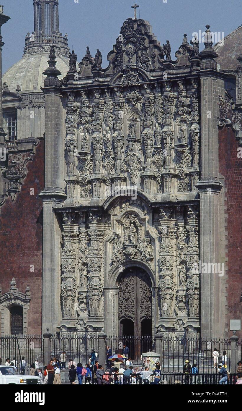 EXTERIOR-FACHADA BARROCA DE LOS APOSTOLES-S XVIII. Author: Lorenzo ...