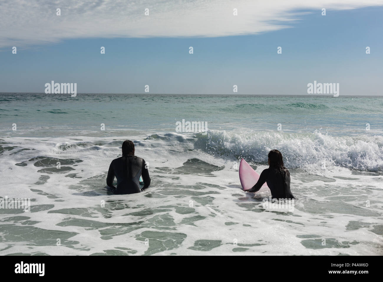 Surfer couple holding hands hi-res stock photography and images - Alamy