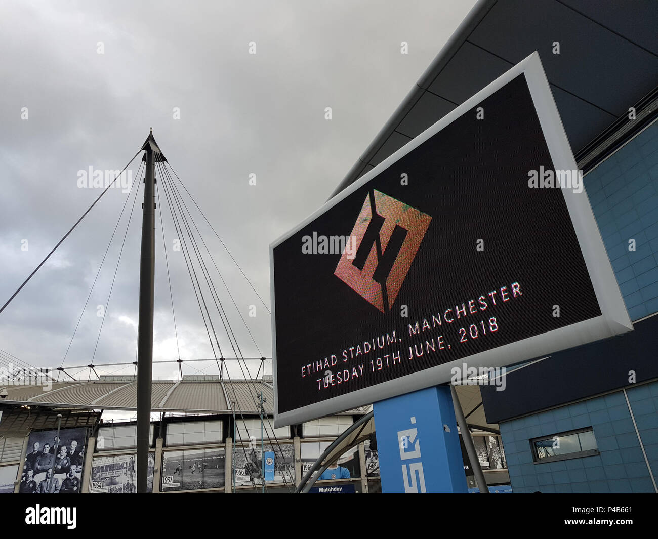 Dave grohl 2018 etihad hi-res stock photography and images - Alamy